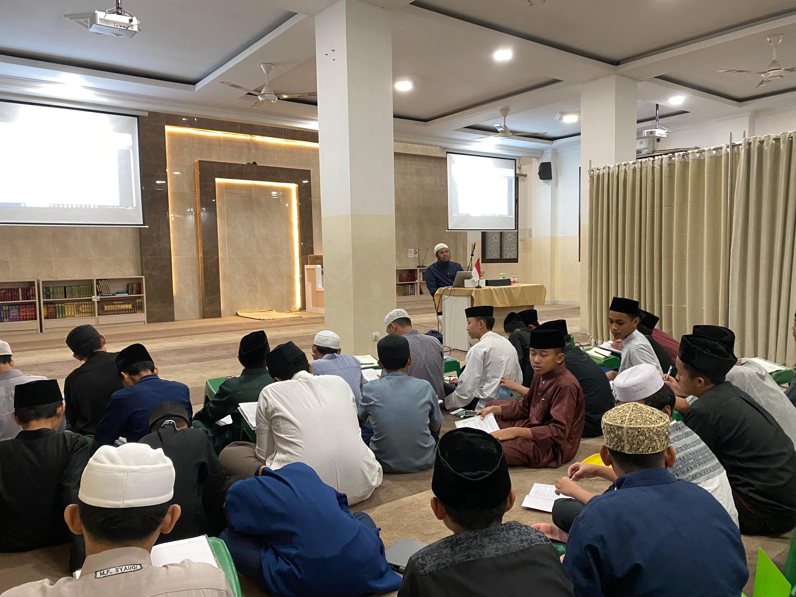 Kajian Kitab Mausu’ah Adabul Islamiyyah: Menanamkan Adab Islami di ...
